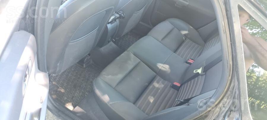 Black Volvo S40 2008 in Aizkraukle, with an engine capacity of 2.00 L and mileage of 382 thousand km for 1450 €, photo 6 on AUTOMOTO.COM.LV