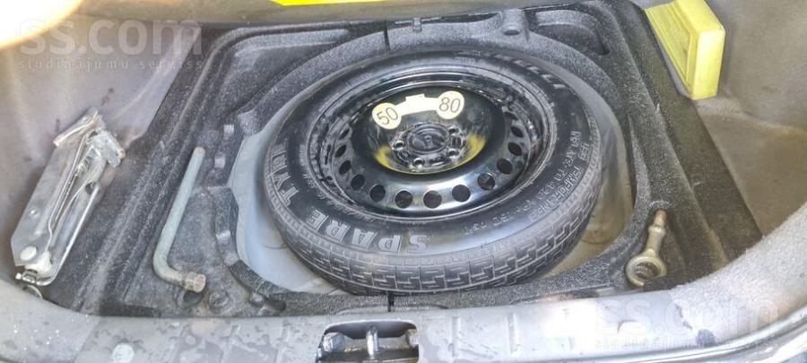 Black Volvo S40 2008 in Aizkraukle, with an engine capacity of 2.00 L and mileage of 382 thousand km for 1450 €, photo 7 on AUTOMOTO.COM.LV