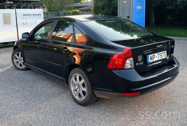 Black Volvo S40 2008 in Jelgava, with an engine capacity of 2.00 L and mileage of 382 thousand km for 1650 €, photo 2 on AUTOMOTO.COM.LV