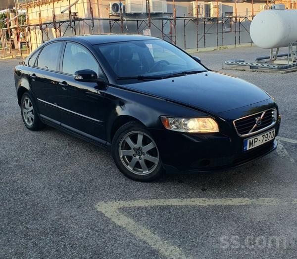 Black Volvo S40 2008 in Jelgava, with an engine capacity of 2.00 L and mileage of 382 thousand km for 1650 €, photo 3 on AUTOMOTO.COM.LV