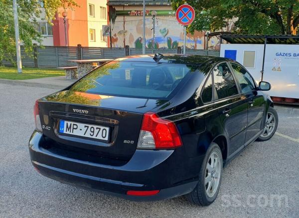 Black Volvo S40 2008 in Jelgava, with an engine capacity of 2.00 L and mileage of 382 thousand km for 1650 €, photo 4 on AUTOMOTO.COM.LV
