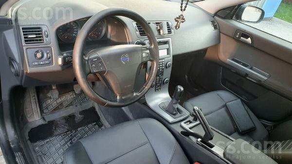 Black Volvo S40 2008 in Jelgava, with an engine capacity of 2.00 L and mileage of 382 thousand km for 1650 €, photo 10 on AUTOMOTO.COM.LV
