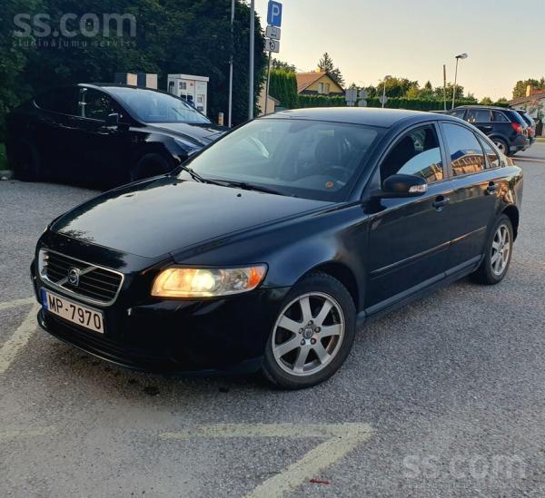 Black Volvo S40 2008 in Jelgava, with an engine capacity of 2.00 L and mileage of 382 thousand km for 1550 €, photo 3 on AUTOMOTO.COM.LV