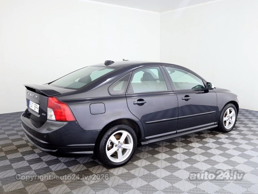 Melns Volvo S40 2008 Tallina, ar dzinēja tilpumu 2.00 L un nobraukumu 259 tūkst. km par 2699 €, foto 4 vietnē AUTOMOTO.COM.LV