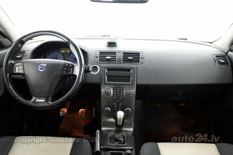 Melns Volvo S40 2008 Tallina, ar dzinēja tilpumu 2.00 L un nobraukumu 259 tūkst. km par 2699 €, foto 6 vietnē AUTOMOTO.COM.LV