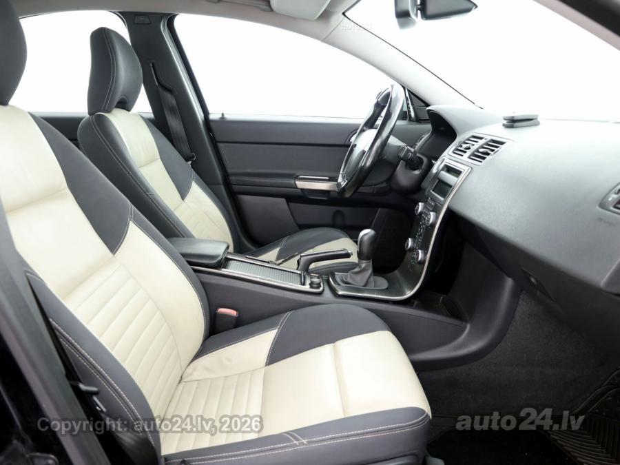 Melns Volvo S40 2008 Tallina, ar dzinēja tilpumu 2.00 L un nobraukumu 259 tūkst. km par 2699 €, foto 7 vietnē AUTOMOTO.COM.LV