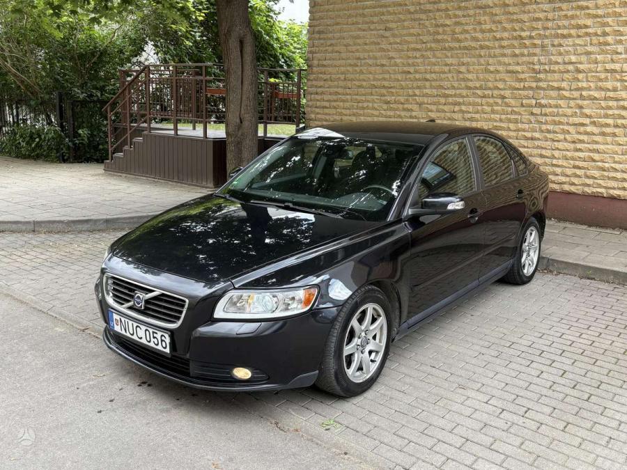 Melns Volvo S40 2008 Viļņa, ar dzinēja tilpumu 2.00 L un nobraukumu 390 tūkst. km par 1400 €, foto 1 vietnē AUTOMOTO.COM.LV