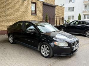 Melns Volvo S40 2008 Viļņa, ar dzinēja tilpumu 2.00 L un nobraukumu 390 tūkst. km par 1400 €, foto 4 vietnē AUTOMOTO.COM.LV