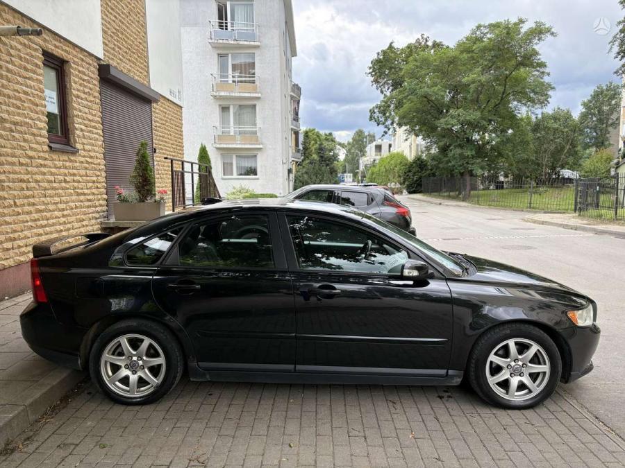 Melns Volvo S40 2008 Viļņa, ar dzinēja tilpumu 2.00 L un nobraukumu 390 tūkst. km par 1400 €, foto 5 vietnē AUTOMOTO.COM.LV