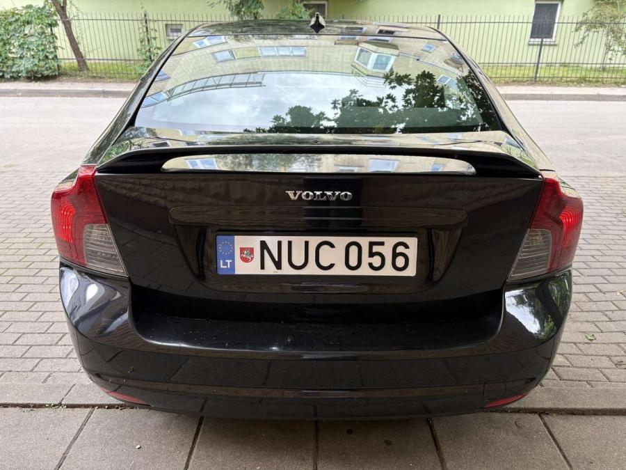 Melns Volvo S40 2008 Viļņa, ar dzinēja tilpumu 2.00 L un nobraukumu 390 tūkst. km par 1400 €, foto 7 vietnē AUTOMOTO.COM.LV