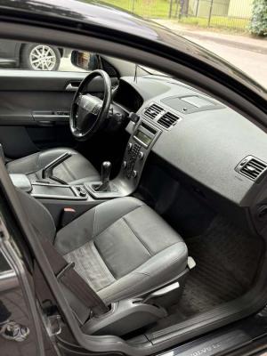 Melns Volvo S40 2008 Viļņa, ar dzinēja tilpumu 2.00 L un nobraukumu 390 tūkst. km par 1400 €, foto 13 vietnē AUTOMOTO.COM.LV
