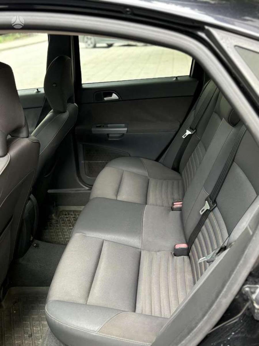 Melns Volvo S40 2008 Viļņa, ar dzinēja tilpumu 2.00 L un nobraukumu 390 tūkst. km par 1400 €, foto 14 vietnē AUTOMOTO.COM.LV