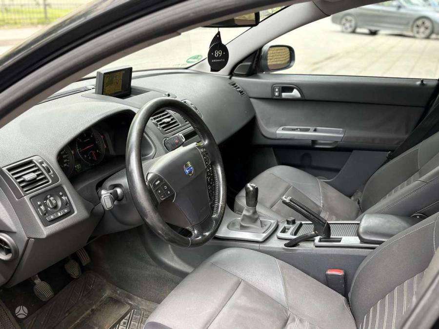 Melns Volvo S40 2008 Viļņa, ar dzinēja tilpumu 2.00 L un nobraukumu 390 tūkst. km par 1400 €, foto 15 vietnē AUTOMOTO.COM.LV