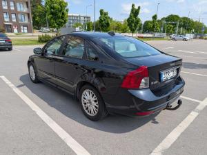 Melns Volvo S40 2008 Viļņa, ar dzinēja tilpumu 2.00 L un nobraukumu 283 tūkst. km par 1900 €, foto 3 vietnē AUTOMOTO.COM.LV