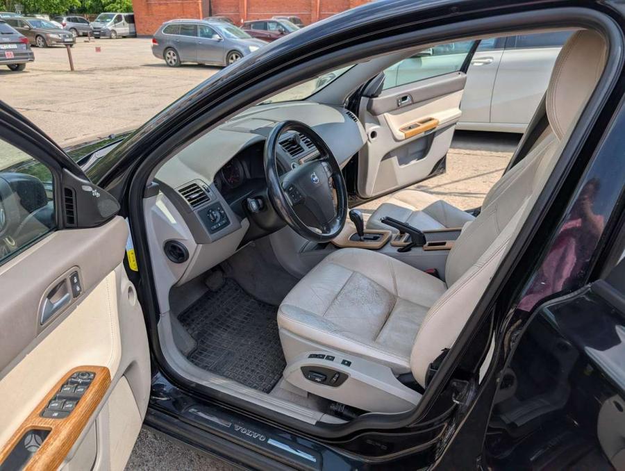 Melns Volvo S40 2008 Viļņa, ar dzinēja tilpumu 2.00 L un nobraukumu 283 tūkst. km par 1900 €, foto 8 vietnē AUTOMOTO.COM.LV