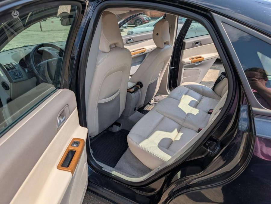 Melns Volvo S40 2008 Viļņa, ar dzinēja tilpumu 2.00 L un nobraukumu 283 tūkst. km par 1900 €, foto 9 vietnē AUTOMOTO.COM.LV