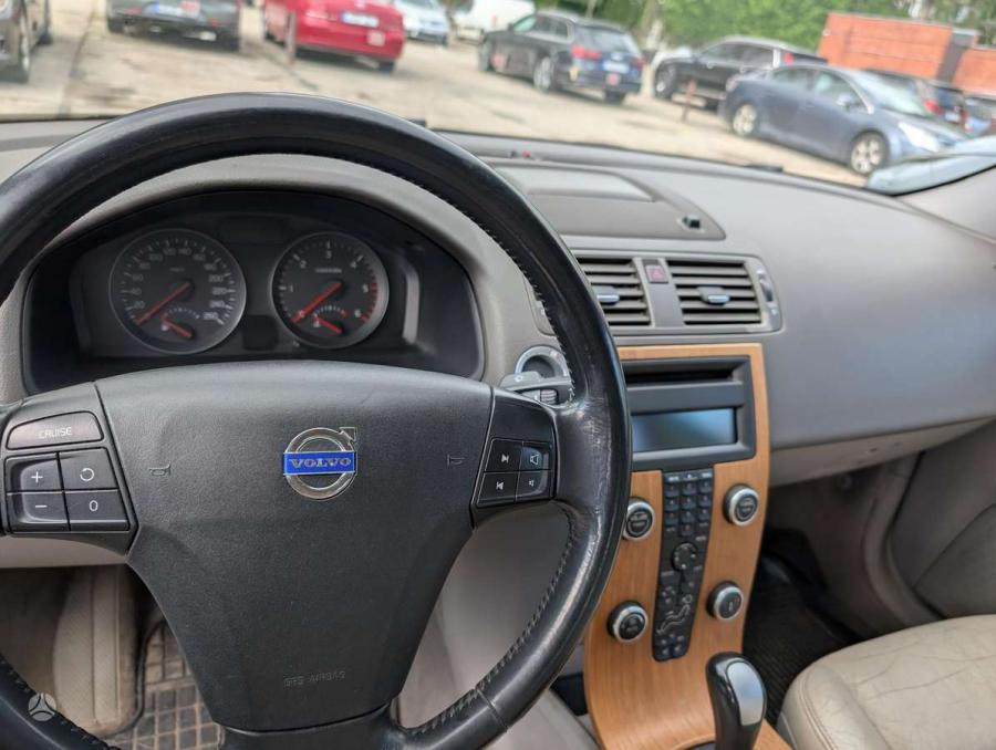 Melns Volvo S40 2008 Viļņa, ar dzinēja tilpumu 2.00 L un nobraukumu 283 tūkst. km par 1900 €, foto 14 vietnē AUTOMOTO.COM.LV