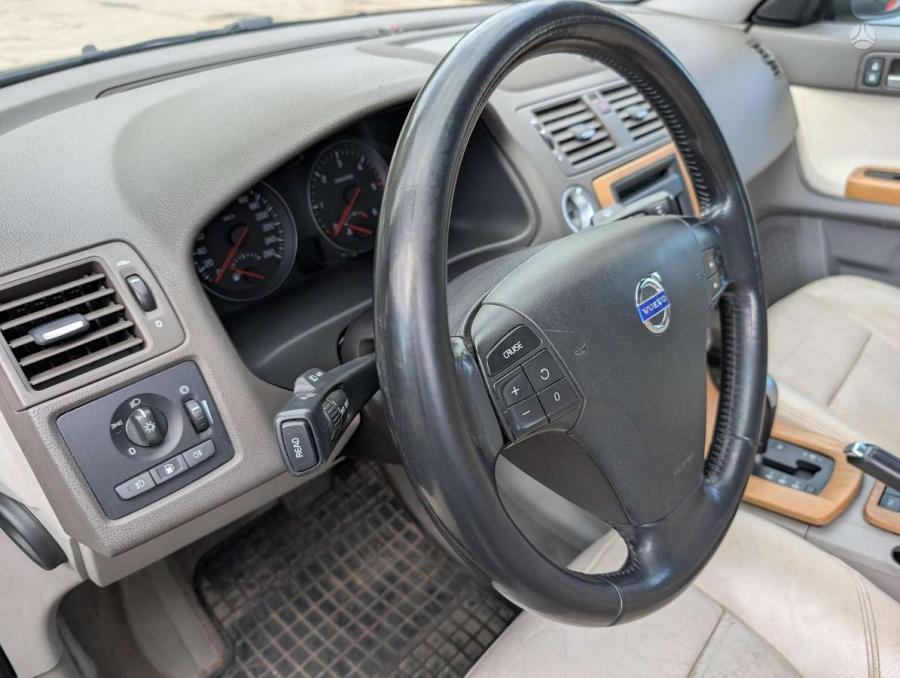 Melns Volvo S40 2008 Viļņa, ar dzinēja tilpumu 2.00 L un nobraukumu 283 tūkst. km par 1900 €, foto 16 vietnē AUTOMOTO.COM.LV