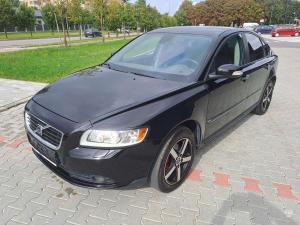 Black Volvo S40 2008 in Siauliai, with an engine capacity of 1.56 L and mileage of 235 thousand km for 3300 €, photo 4 on AUTOMOTO.COM.LV
