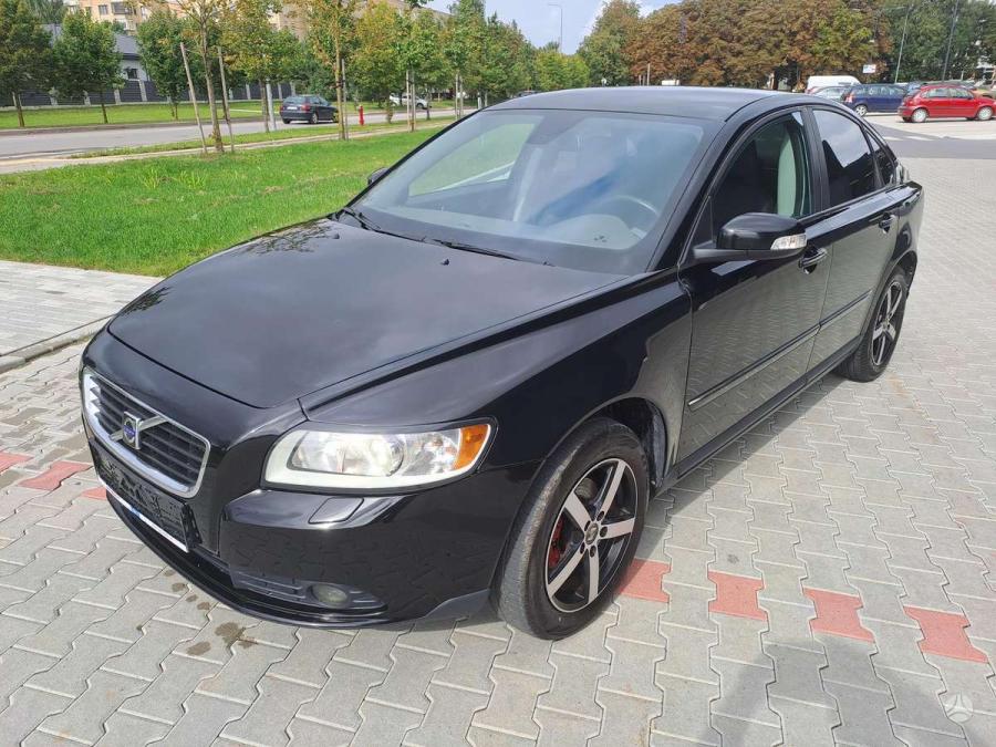 Black Volvo S40 2008 in Siauliai, with an engine capacity of 1.56 L and mileage of 235 thousand km for 3300 €, photo 4 on AUTOMOTO.COM.LV