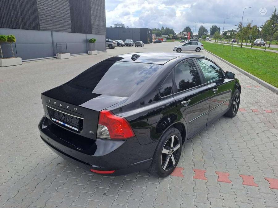 Black Volvo S40 2008 in Siauliai, with an engine capacity of 1.56 L and mileage of 235 thousand km for 3300 €, photo 7 on AUTOMOTO.COM.LV