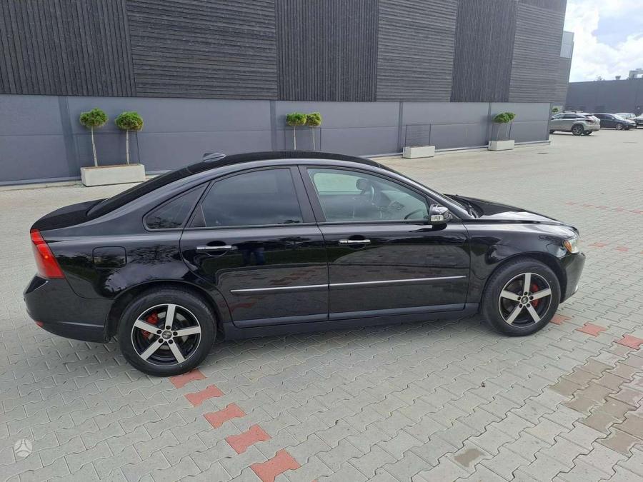 Black Volvo S40 2008 in Siauliai, with an engine capacity of 1.56 L and mileage of 235 thousand km for 3300 €, photo 8 on AUTOMOTO.COM.LV
