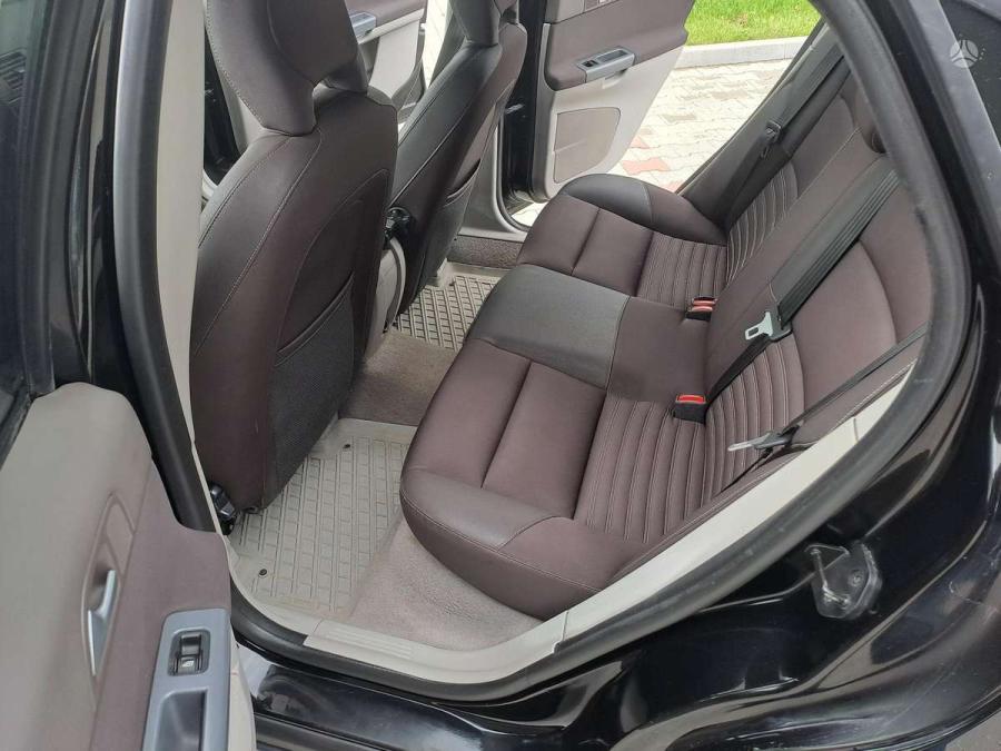 Black Volvo S40 2008 in Siauliai, with an engine capacity of 1.56 L and mileage of 235 thousand km for 3300 €, photo 14 on AUTOMOTO.COM.LV