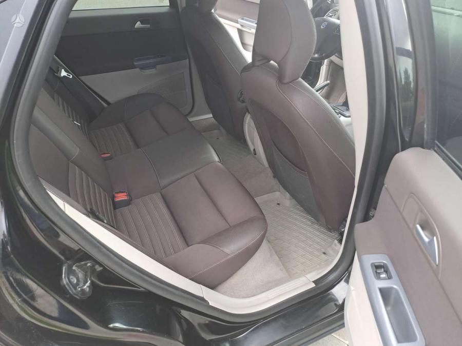 Black Volvo S40 2008 in Siauliai, with an engine capacity of 1.56 L and mileage of 235 thousand km for 3300 €, photo 15 on AUTOMOTO.COM.LV