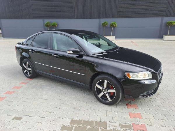 Black Volvo S40 2008 in Siauliai, with an engine capacity of 1.56 L and mileage of 235 thousand km for 3300 €, photo 1 on AUTOMOTO.COM.LV