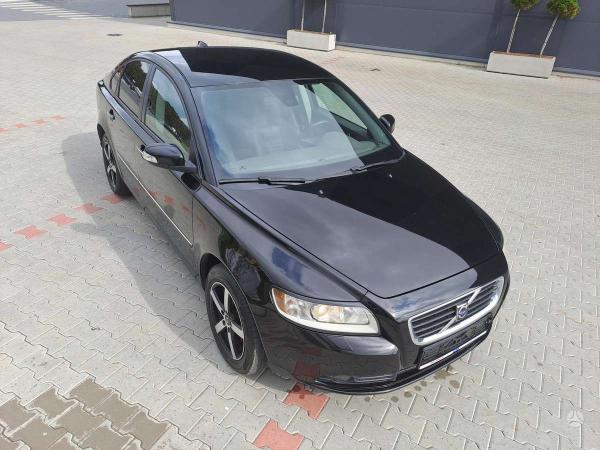 Black Volvo S40 2008 in Siauliai, with an engine capacity of 1.56 L and mileage of 235 thousand km for 3300 €, photo 3 on AUTOMOTO.COM.LV