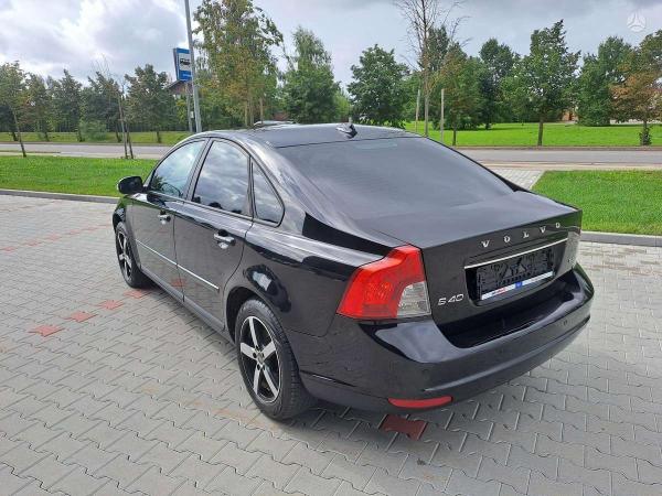 Black Volvo S40 2008 in Siauliai, with an engine capacity of 1.56 L and mileage of 235 thousand km for 3300 €, photo 6 on AUTOMOTO.COM.LV