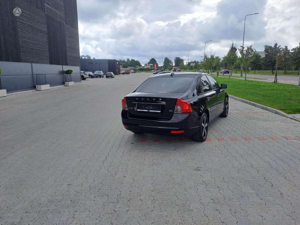 Black Volvo S40 2008 in Siauliai, with an engine capacity of 1.56 L and mileage of 235 thousand km for 3300 €, photo 10 on AUTOMOTO.COM.LV
