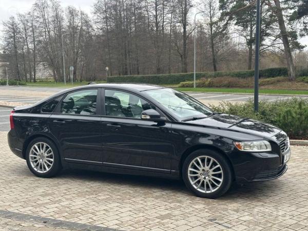 Melns Volvo S40 2009 Ventspils, ar dzinēja tilpumu 1.60 L un nobraukumu 323 tūkst. km par 2650 €, foto 2 vietnē AUTOMOTO.COM.LV