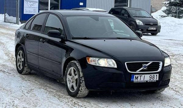 Black Volvo S40 2009 in Radviliskis, with an engine capacity of 1.56 L and mileage of 203 thousand km for 2850 €, photo 2 on AUTOMOTO.COM.LV