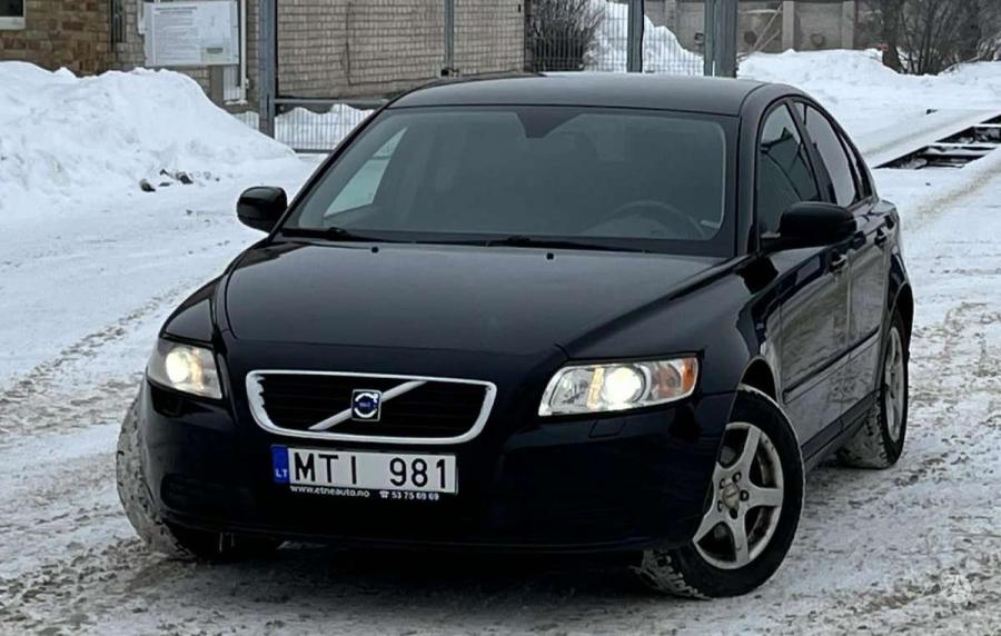 Black Volvo S40 2009 in Radviliskis, with an engine capacity of 1.56 L and mileage of 203 thousand km for 2850 €, photo 3 on AUTOMOTO.COM.LV