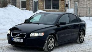 Black Volvo S40 2009 in Radviliskis, with an engine capacity of 1.56 L and mileage of 203 thousand km for 2850 €, photo 4 on AUTOMOTO.COM.LV