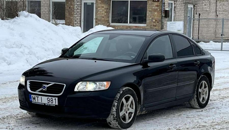 Black Volvo S40 2009 in Radviliskis, with an engine capacity of 1.56 L and mileage of 203 thousand km for 2850 €, photo 4 on AUTOMOTO.COM.LV