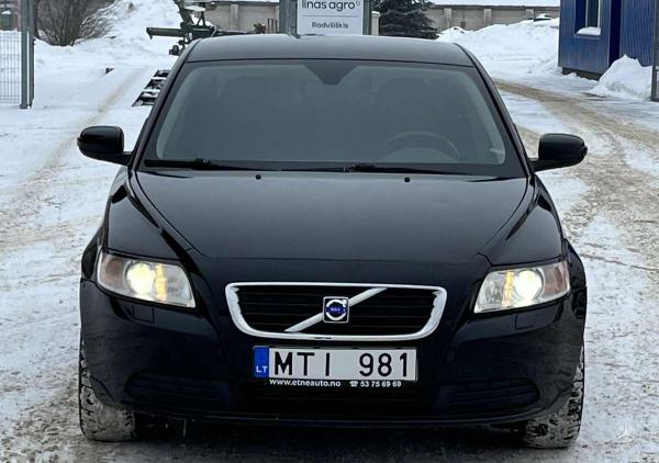 Black Volvo S40 2009 in Radviliskis, with an engine capacity of 1.56 L and mileage of 203 thousand km for 2850 €, photo 5 on AUTOMOTO.COM.LV
