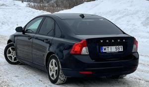 Black Volvo S40 2009 in Radviliskis, with an engine capacity of 1.56 L and mileage of 203 thousand km for 2850 €, photo 6 on AUTOMOTO.COM.LV