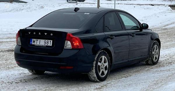 Black Volvo S40 2009 in Radviliskis, with an engine capacity of 1.56 L and mileage of 203 thousand km for 2850 €, photo 9 on AUTOMOTO.COM.LV