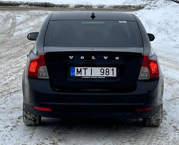 Black Volvo S40 2009 in Radviliskis, with an engine capacity of 1.56 L and mileage of 203 thousand km for 2850 €, photo 10 on AUTOMOTO.COM.LV