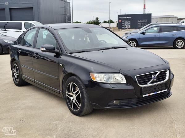 Melns Volvo S40 2009 Šauļi, ar dzinēja tilpumu 1.60 L un nobraukumu 260 tūkst. km par 3550 €, foto 1 vietnē AUTOMOTO.COM.LV