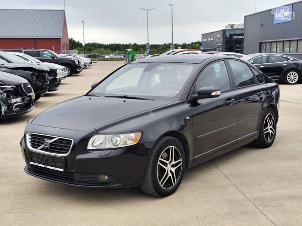 Melns Volvo S40 2009 Šauļi, ar dzinēja tilpumu 1.60 L un nobraukumu 260 tūkst. km par 3550 €, foto 2 vietnē AUTOMOTO.COM.LV