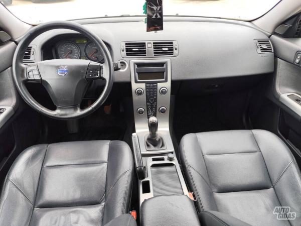 Black Volvo S40 2009 in Siauliai, with an engine capacity of 1.60 L and mileage of 260 thousand km for 3550 €, photo 10 on AUTOMOTO.COM.LV
