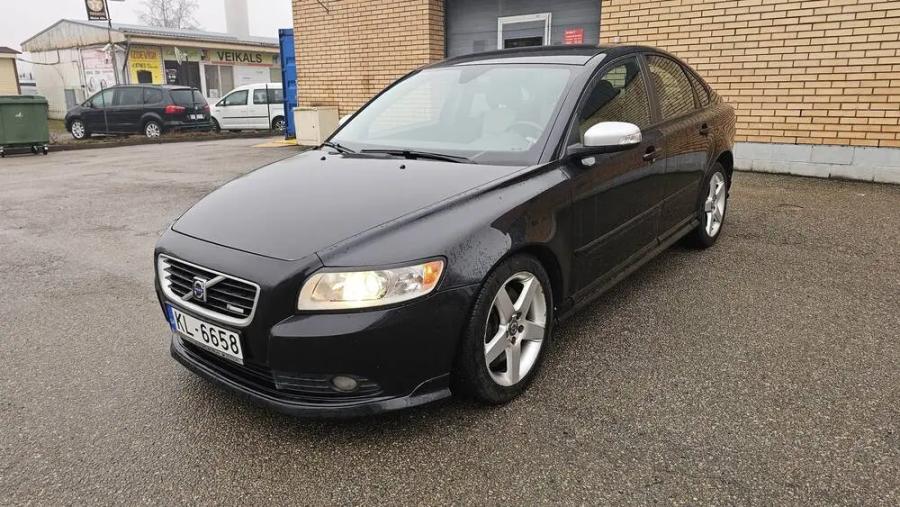 Melns Volvo S40 2009 Rīga, ar dzinēja tilpumu 2.40 L un nobraukumu 281 tūkst. km par 3950 €, foto 1 vietnē AUTOMOTO.COM.LV