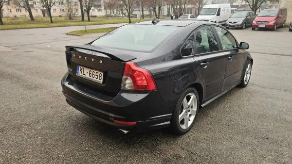 Black Volvo S40 2009 in Riga, with an engine capacity of 2.40 L and mileage of 281 thousand km for 3950 €, photo 5 on AUTOMOTO.COM.LV