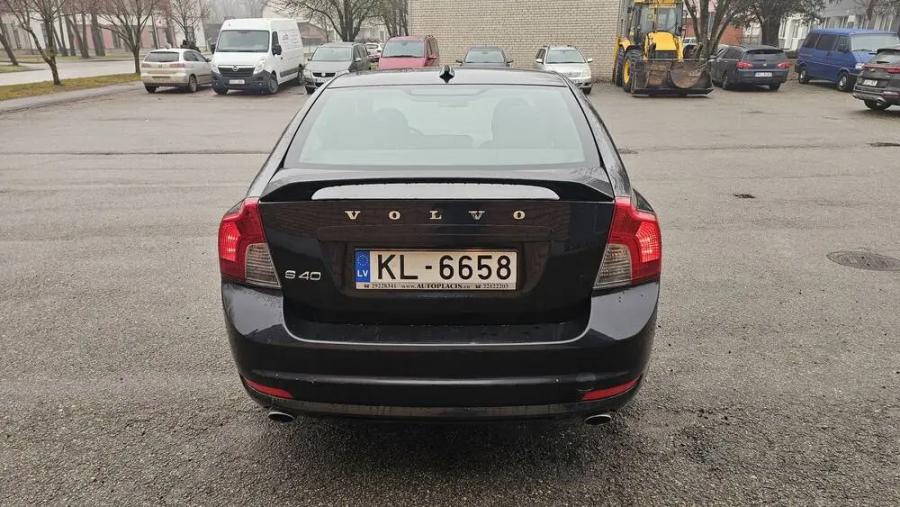 Melns Volvo S40 2009 Rīga, ar dzinēja tilpumu 2.40 L un nobraukumu 281 tūkst. km par 3950 €, foto 7 vietnē AUTOMOTO.COM.LV