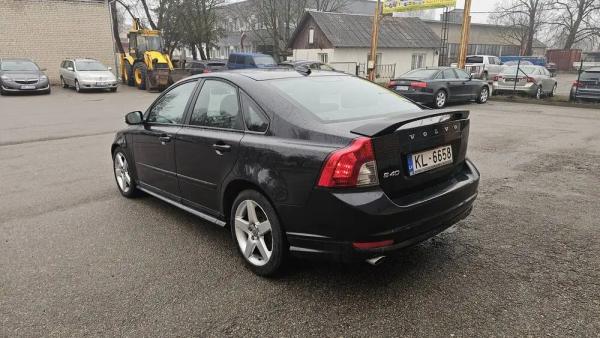 Black Volvo S40 2009 in Riga, with an engine capacity of 2.40 L and mileage of 281 thousand km for 3950 €, photo 7 on AUTOMOTO.COM.LV
