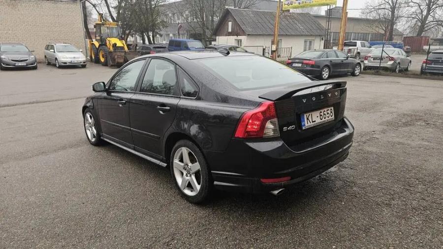 Melns Volvo S40 2009 Rīga, ar dzinēja tilpumu 2.40 L un nobraukumu 281 tūkst. km par 3950 €, foto 8 vietnē AUTOMOTO.COM.LV