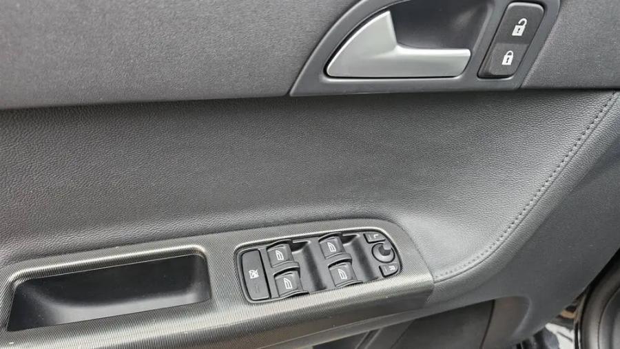 Melns Volvo S40 2009 Rīga, ar dzinēja tilpumu 2.40 L un nobraukumu 281 tūkst. km par 3950 €, foto 13 vietnē AUTOMOTO.COM.LV